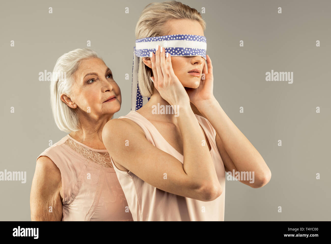 Eye bandage hi-res stock photography and images - Alamy
