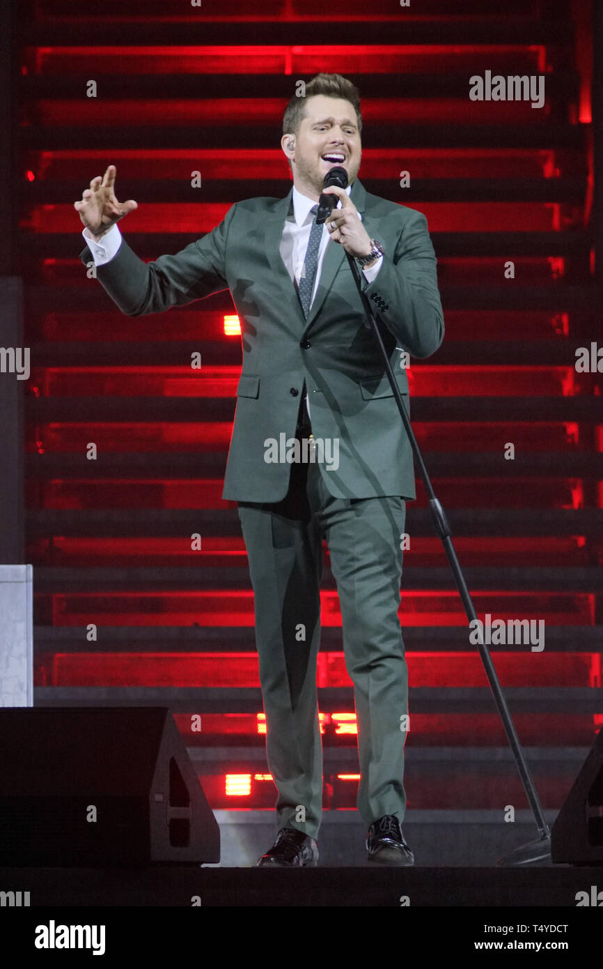 Michael ray performing hi-res stock photography and images - Alamy