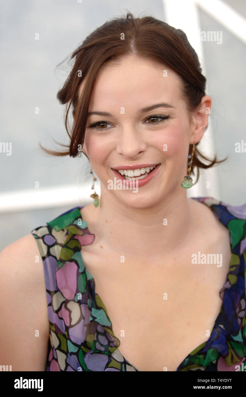 Sky high 2005 danielle panabaker hi-res stock photography and images ...