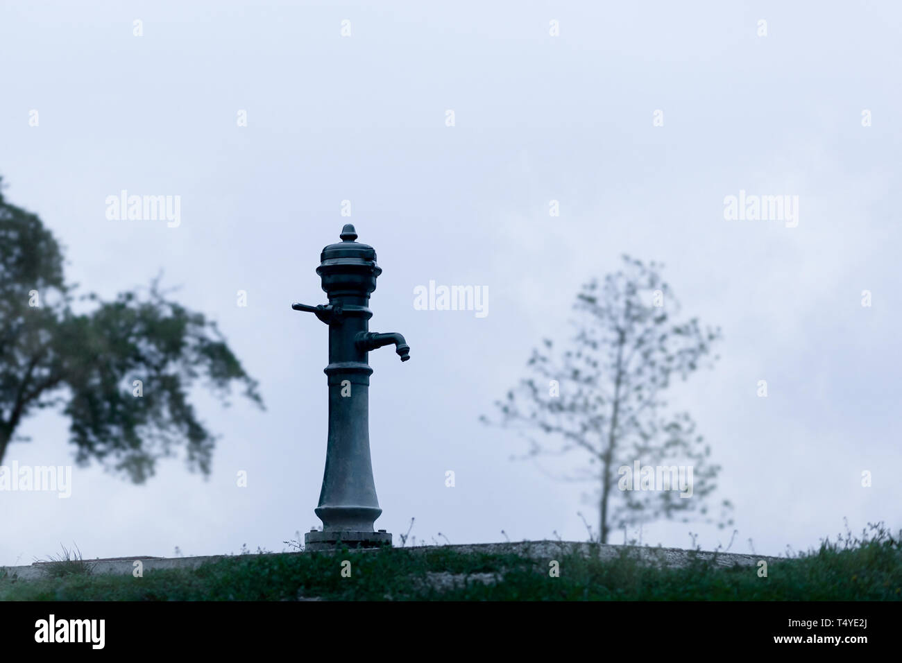 Hand water pump antique hi-res stock photography and images - Alamy