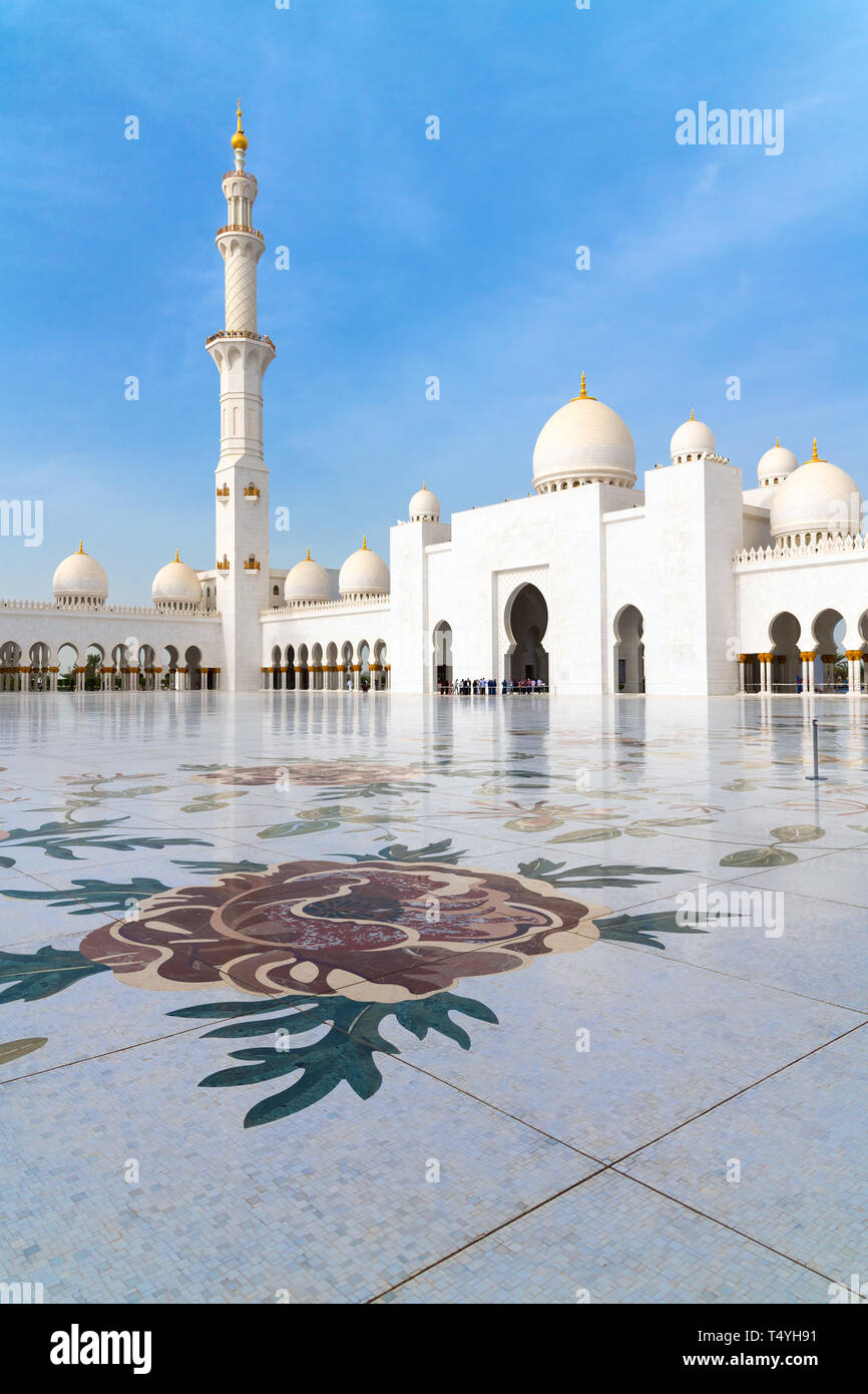 Abu Dhabi, UAE - March 31. 2019. The Sheikh Zayd Grand Mosque Stock ...