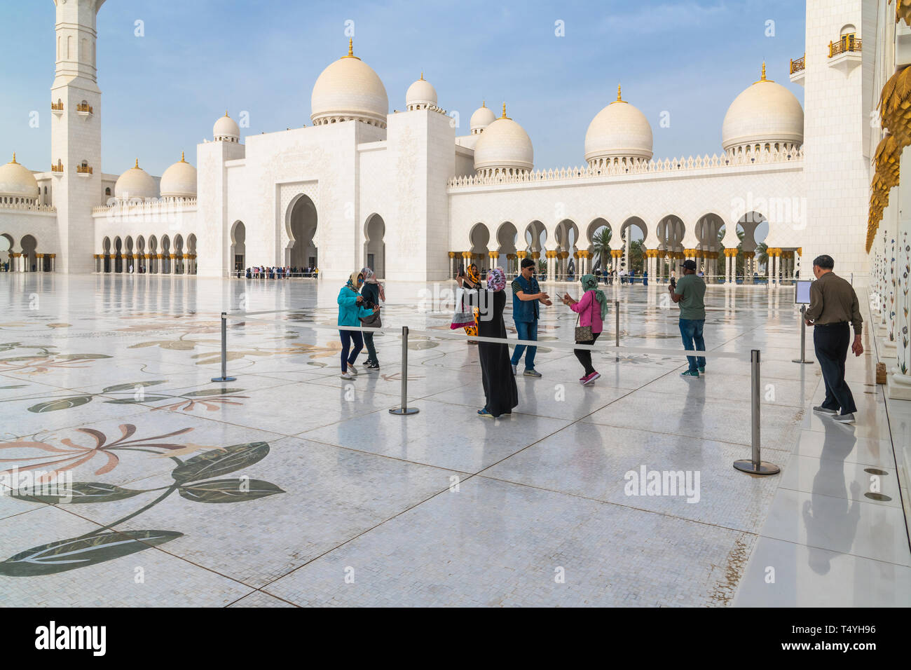 Abu Dhabi, UAE - March 31. 2019. The Sheikh Zayd Grand Mosque Stock ...