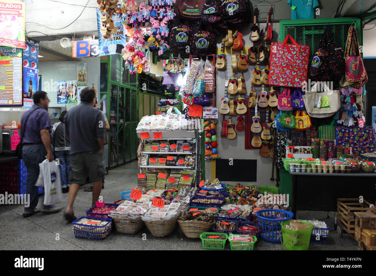 Venezuela people market hi-res stock photography and images - Alamy