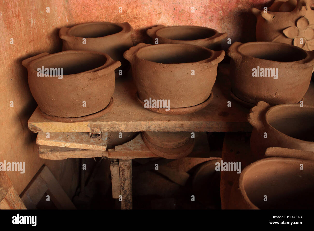 Mud vessels hi-res stock photography and images - Alamy