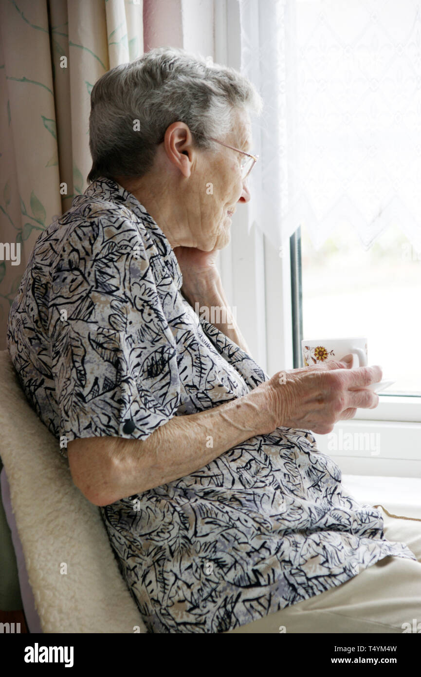Vulnerable elderly hi-res stock photography and images - Alamy