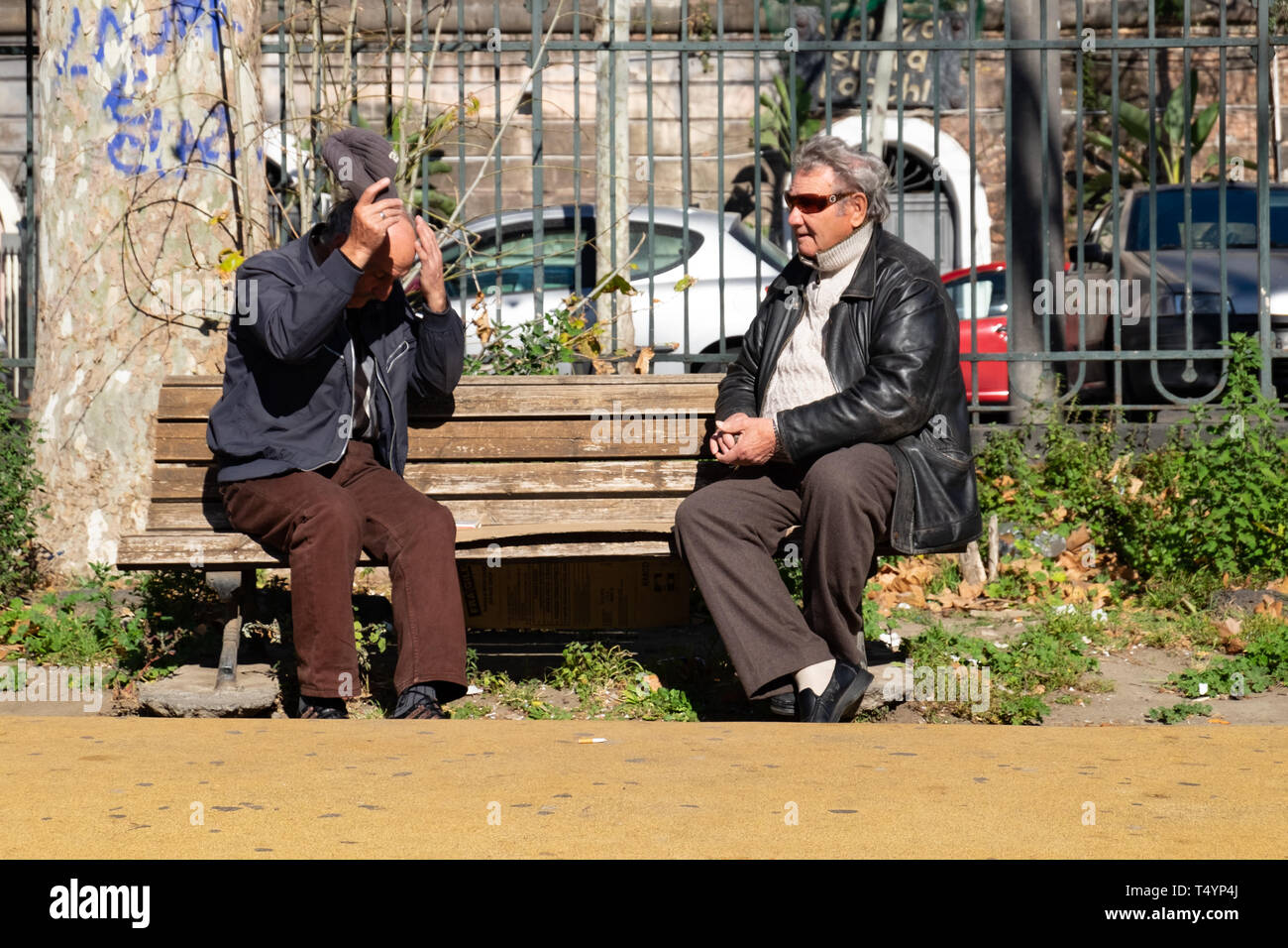 Italian men sitting on bench hi-res stock photography and images - Alamy