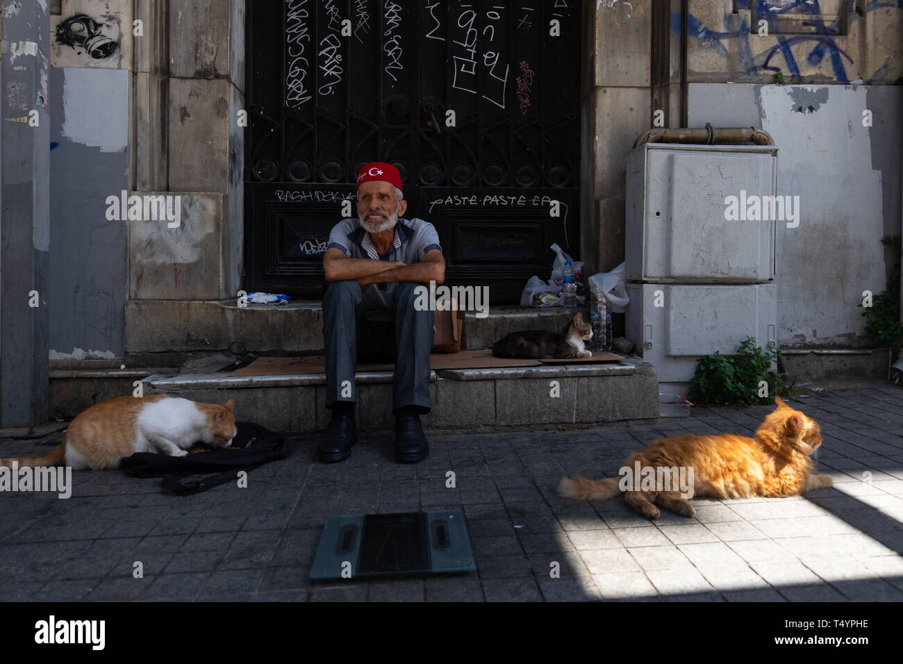 Istanbul, Turkey - June 08, 2016: Old Turkish man wearing a traditional ...