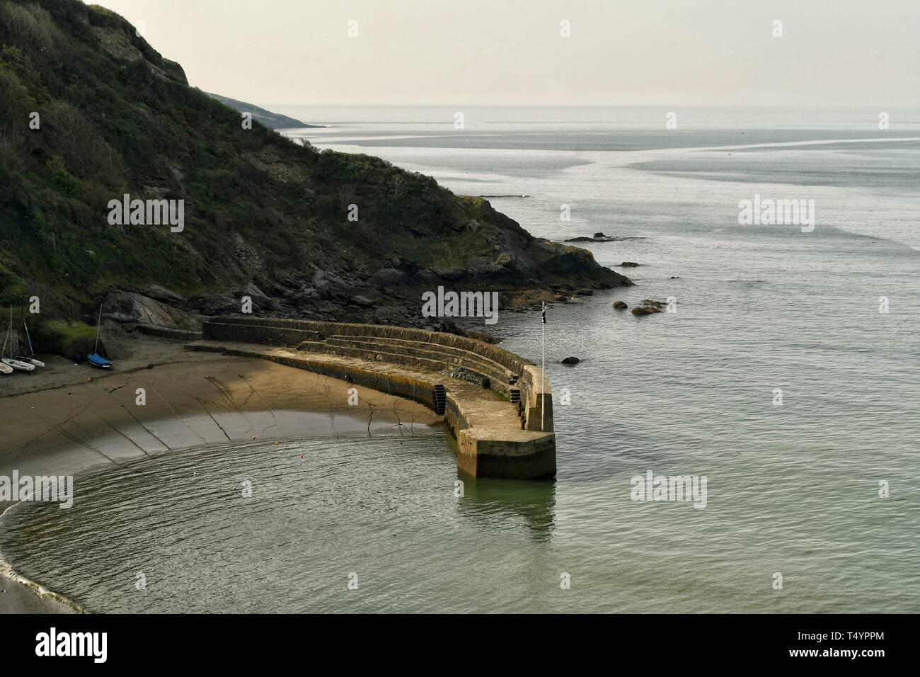Harbour wall sea hi-res stock photography and images - Alamy