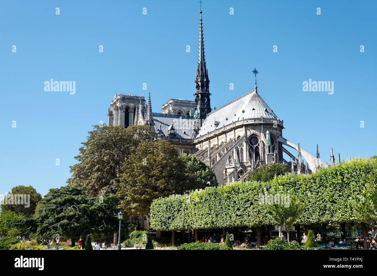 Flying buttresses notre dame cathedral hi-res stock photography and ...