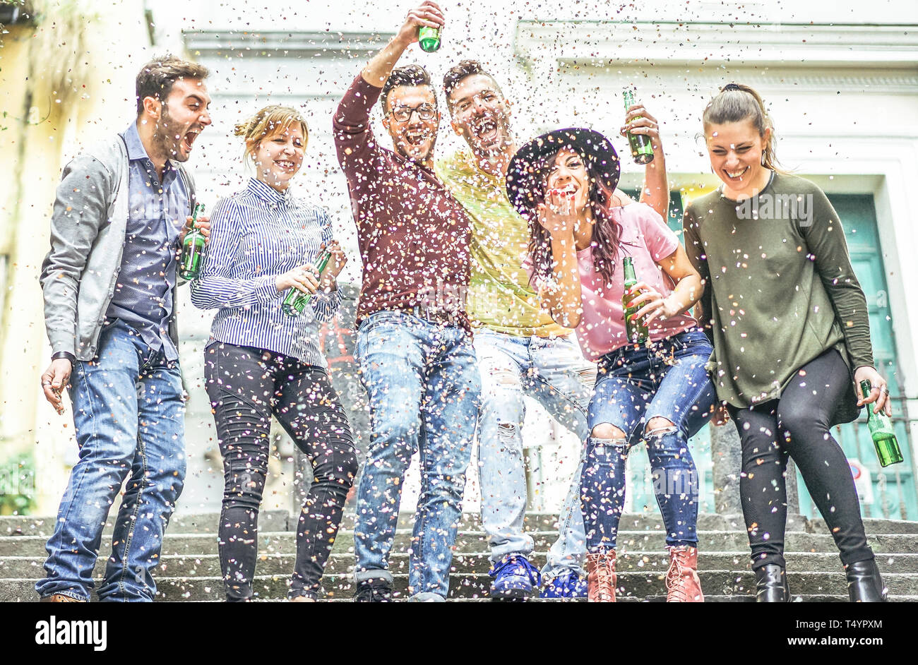 College beer party hi-res stock photography and images - Alamy