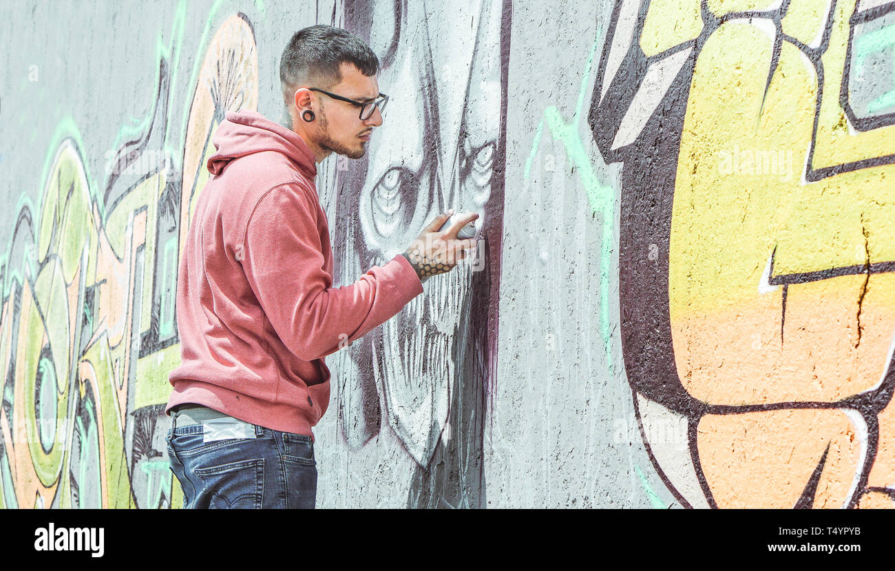 Graffiti Spray Can Skull