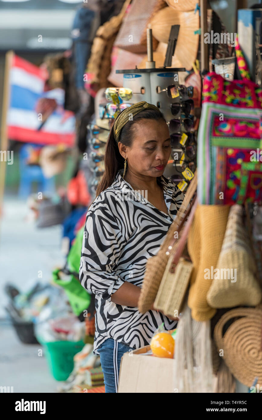 Tourists exotic souvenirs market hi-res stock photography and images ...