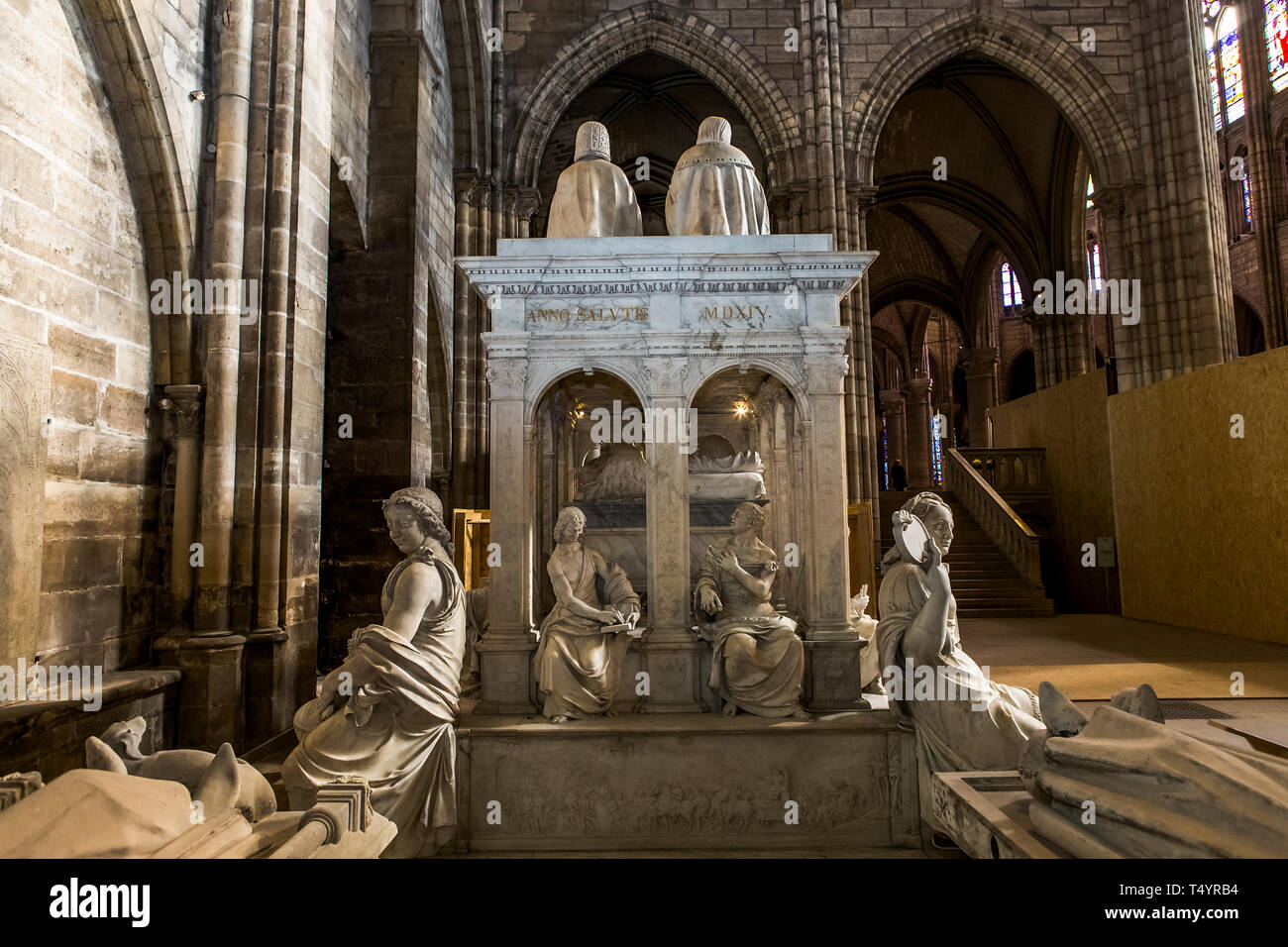 SAINT-DENIS, FRANCE – FEBRUARY 12, 2015 : Recumbent statue of king ...