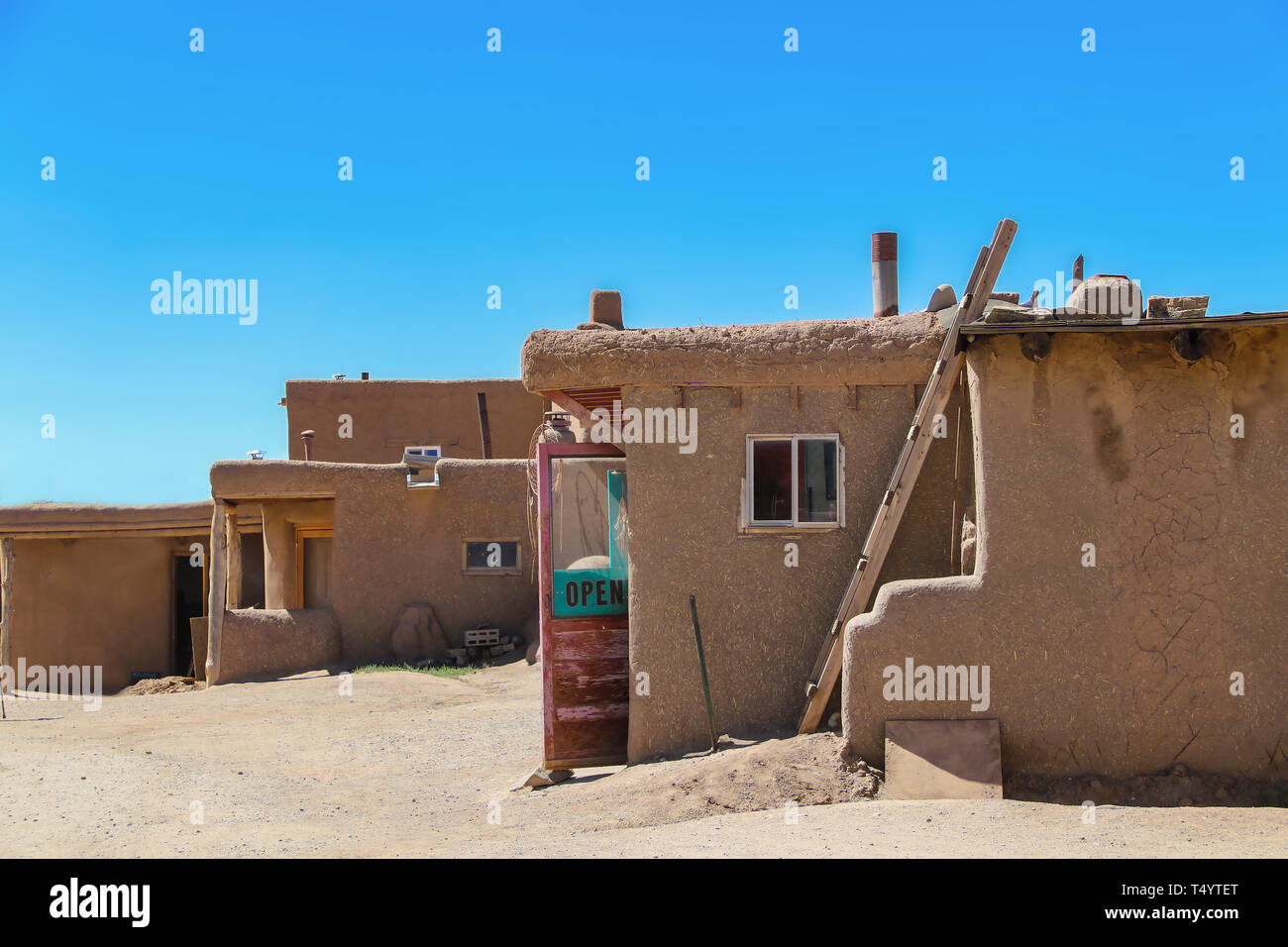 Adobe dwellings hi-res stock photography and images - Alamy