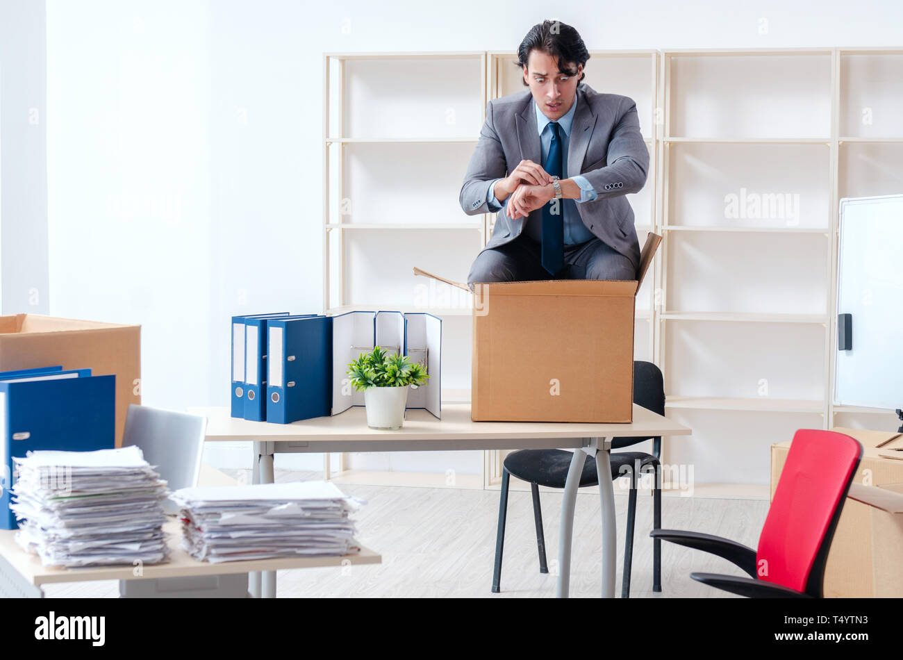 Lay off boxes office hi-res stock photography and images - Alamy