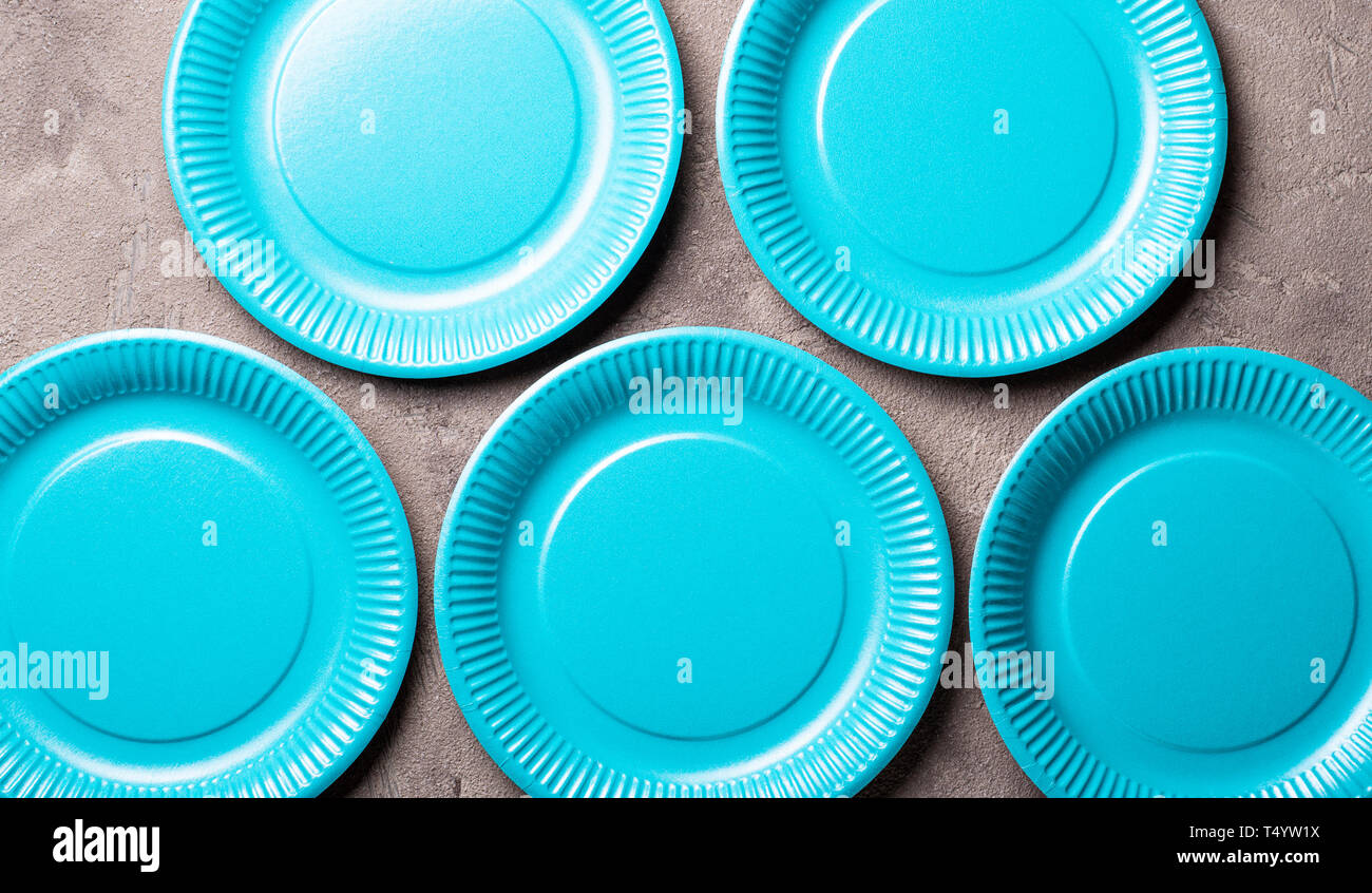 Eco friendly blue paper plate Stock Photo - Alamy
