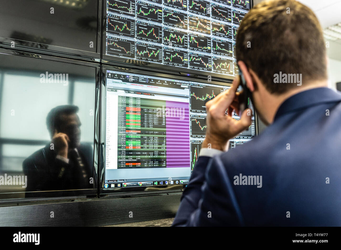 Stock broker trading online, talking on mobile phone Stock Photo - Alamy