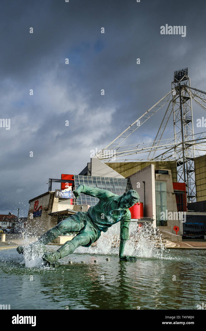 Sir Tom Finney Statue, Preston Stock Photo - Alamy