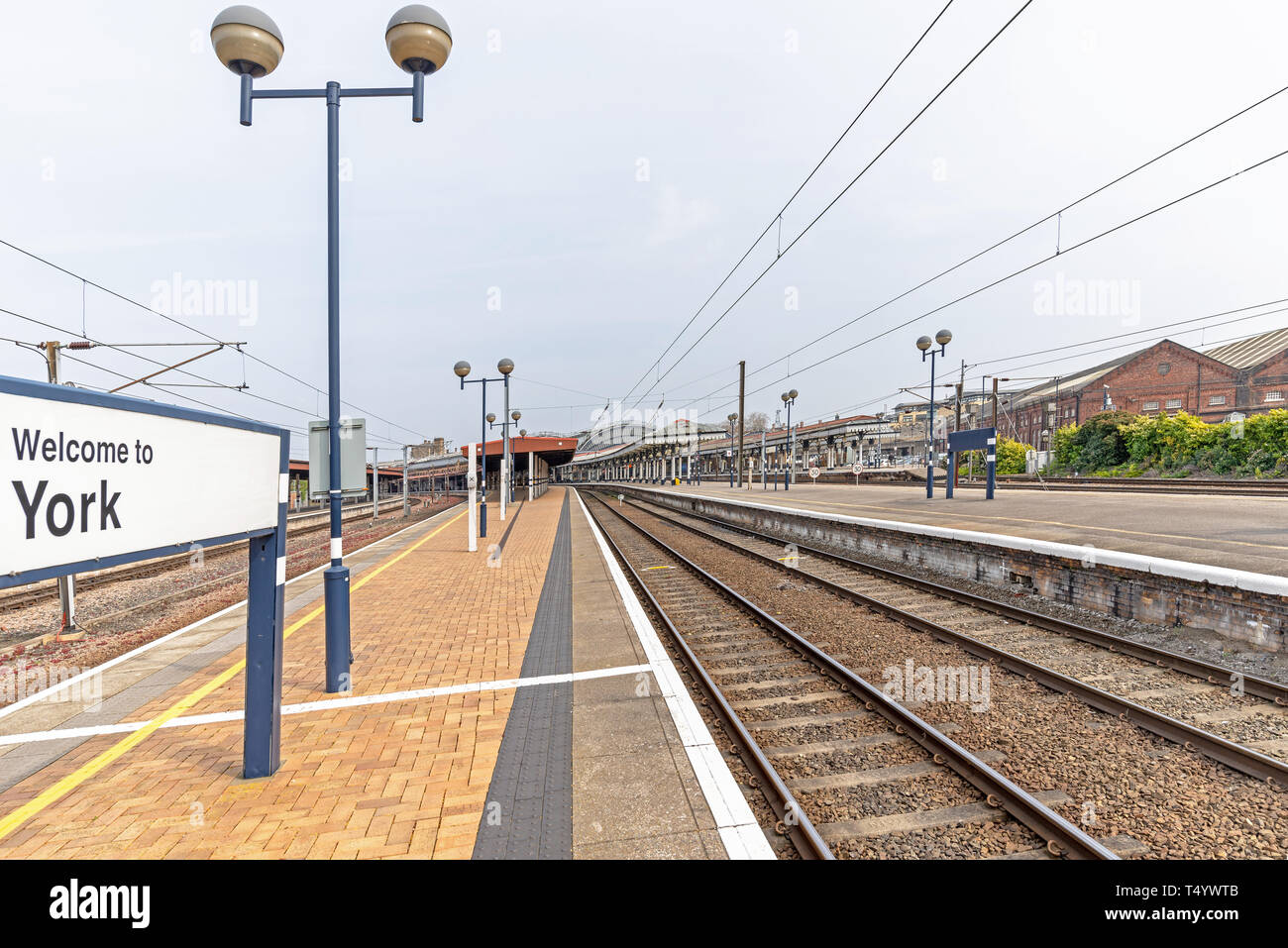 Curved leading line hi-res stock photography and images - Alamy
