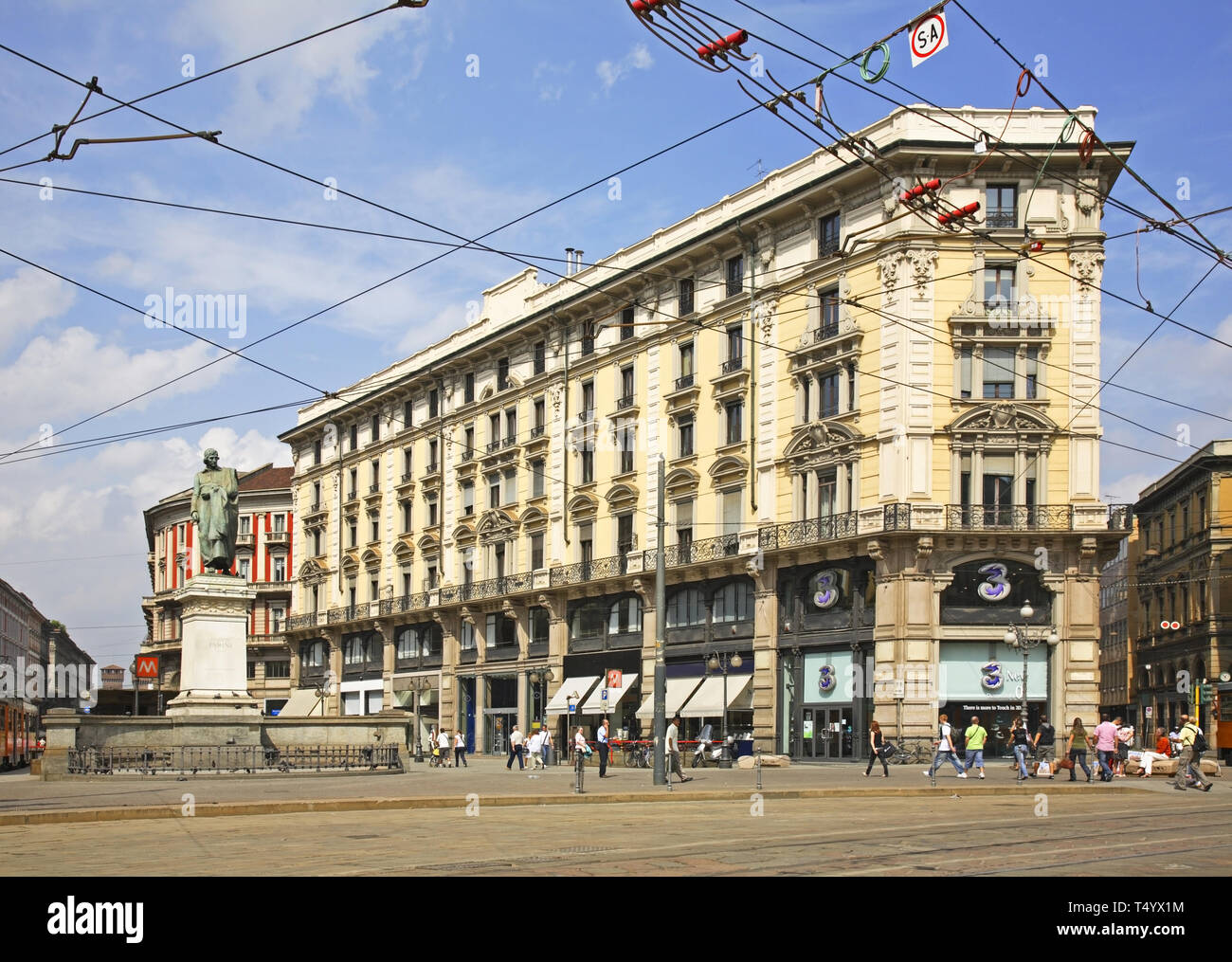 Giuseppe parini statue cordusio square hi-res stock photography and ...