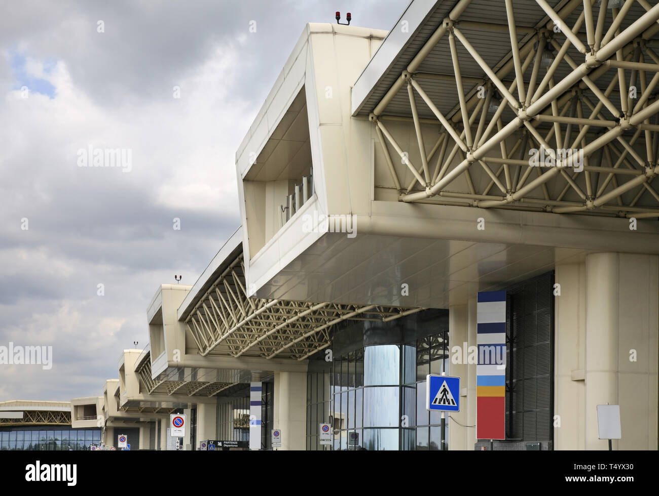 Milano malpensa airport italy hi-res stock photography and images - Alamy