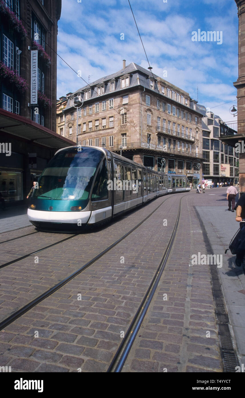 Strasbourg, moderne Straßenbahn - Strasbourg, modern Tramway Stock ...
