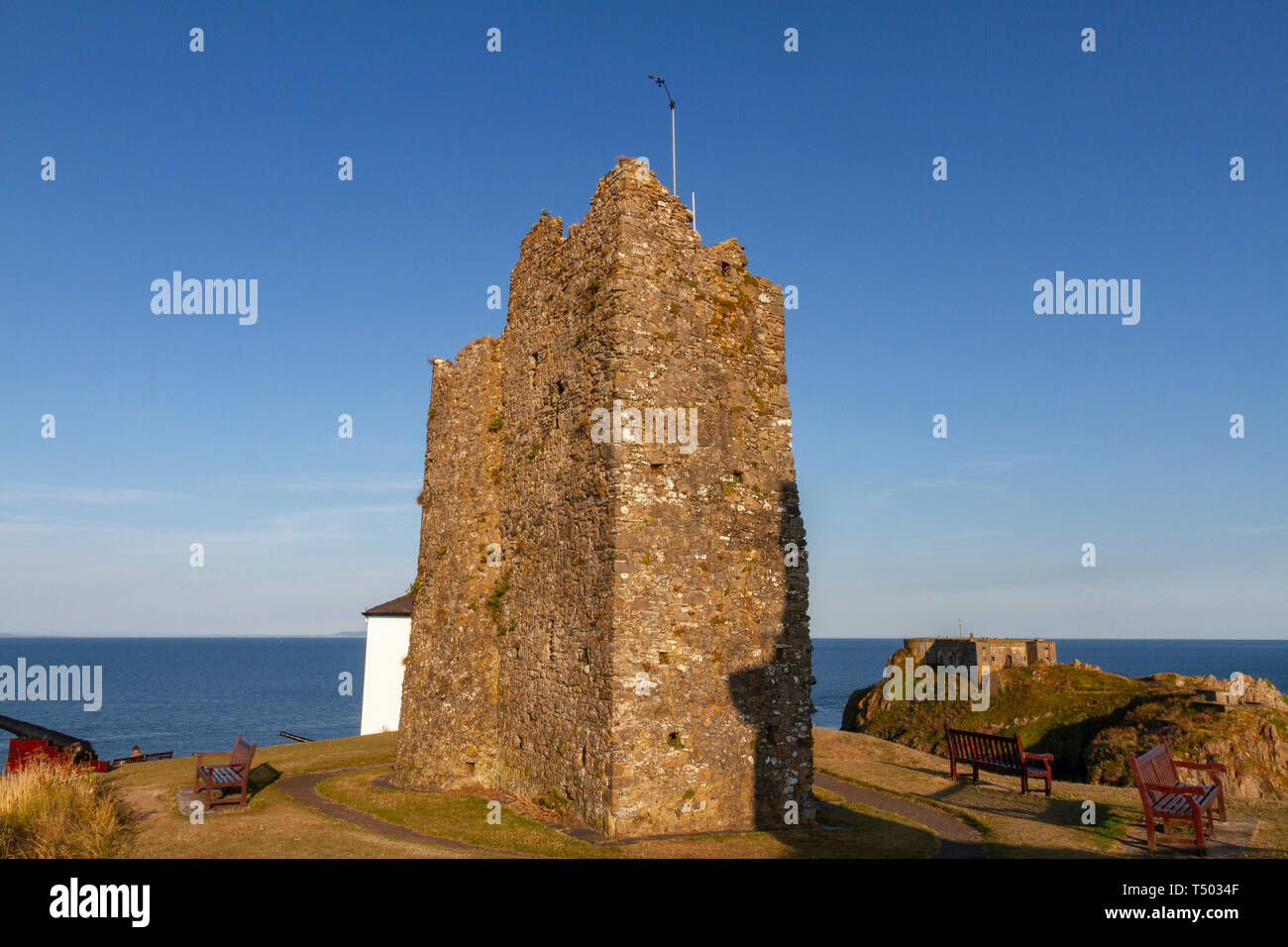 Tenby wales castle hi-res stock photography and images - Alamy