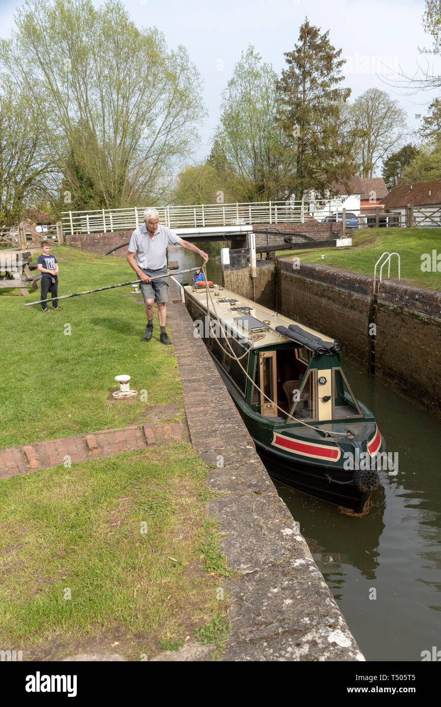 Narrowboat man hi-res stock photography and images - Alamy