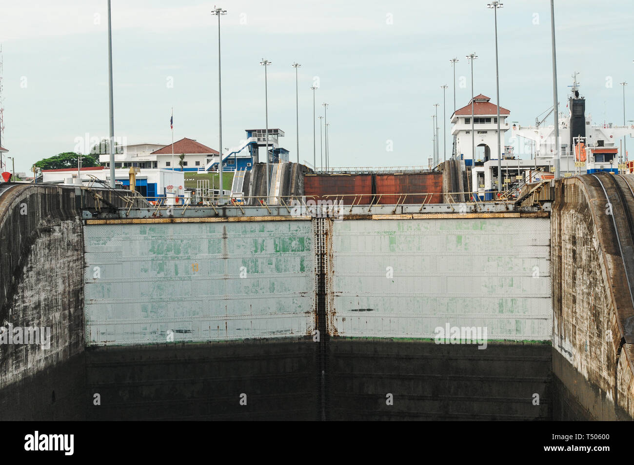 Gatun locks in operation transiting the Panama Canal Stock Photo - Alamy