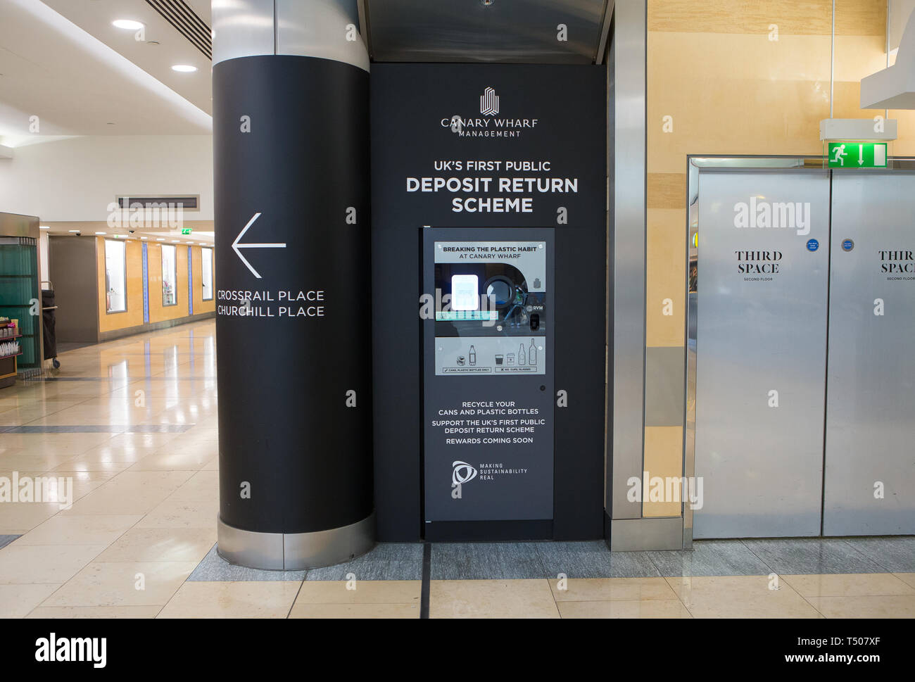 Return machine bottles hi-res stock photography and images - Alamy