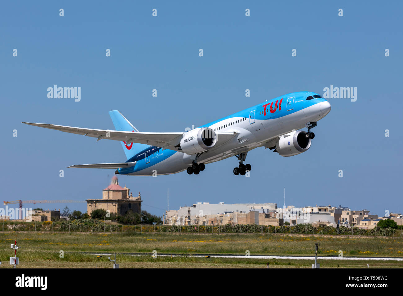 Tui 787 dreamliner manchester airport hi-res stock photography and ...