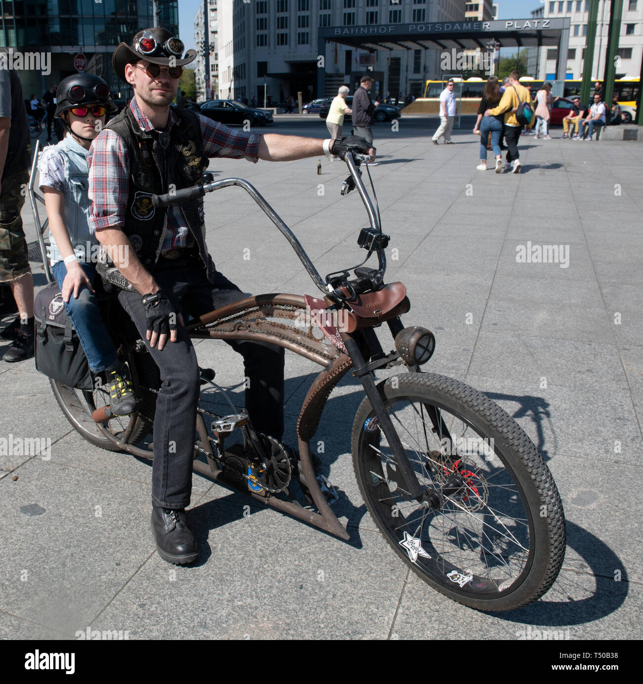 19 April 2019, Berlin: Robert (31) and his son Taylor (9) from Berlin ...