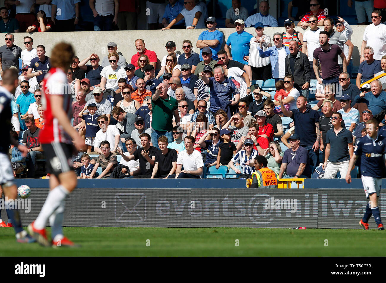 Football time wasting hi-res stock photography and images - Alamy