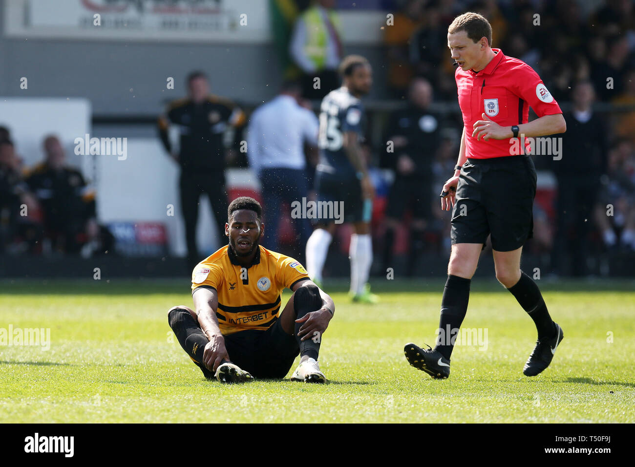 Peter wright referee hi-res stock photography and images - Alamy