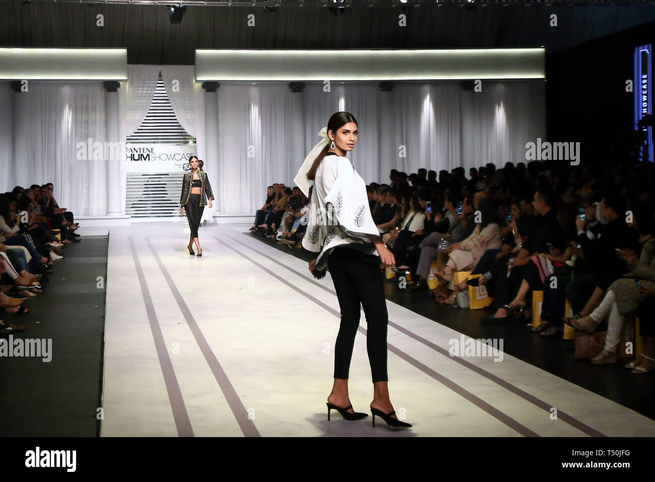 Karachi, Pakistan. 19th Apr, 2019. A model presents a creation by ...