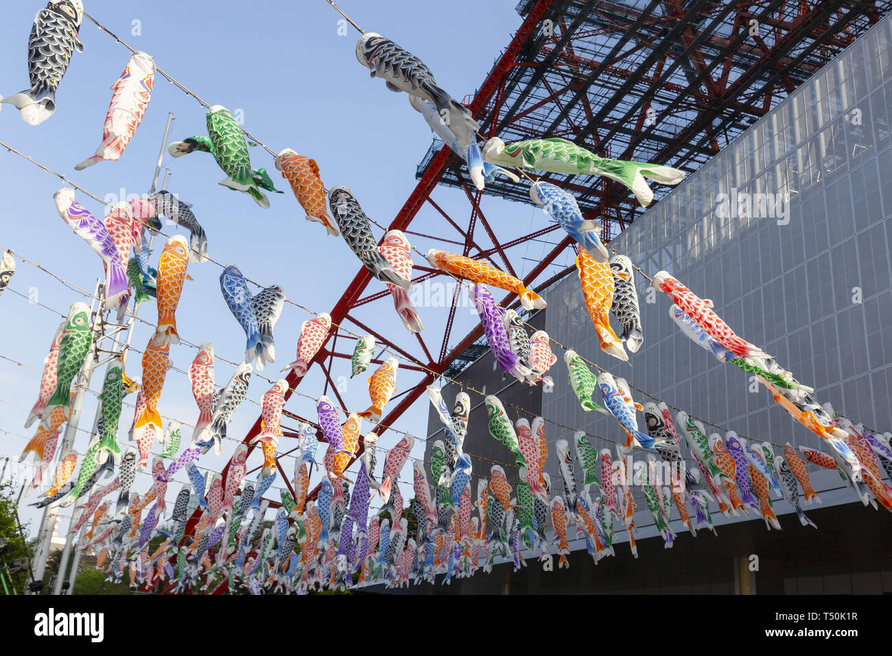 Tokyo, Japan. 20th Apr, 2019. 333 Koinobori (carp banners) on display ...