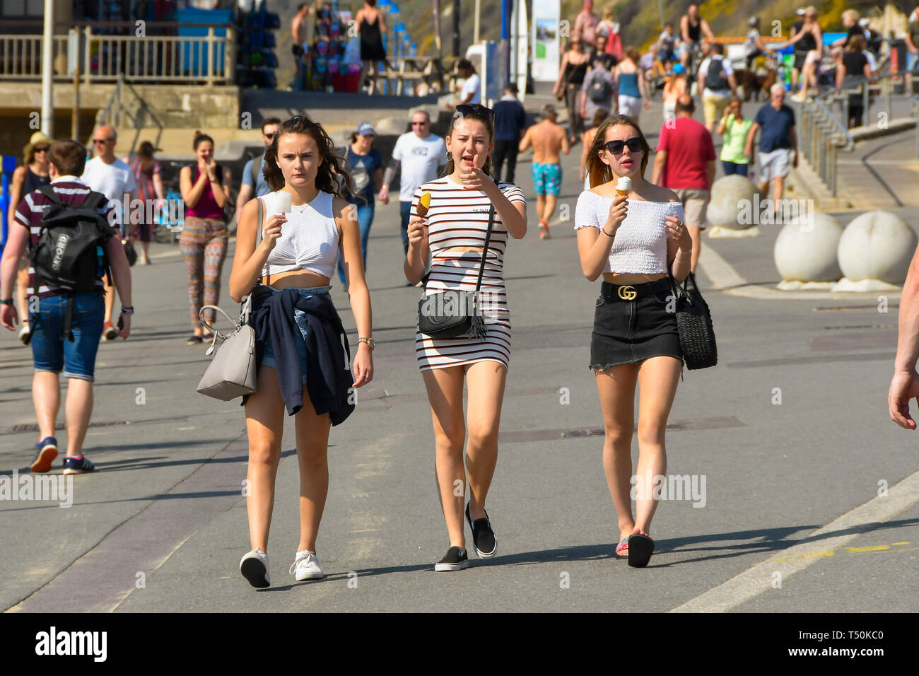 Bournemouth Dorset Uk 20th Apr 2019 Uk Weather Three Young Ladies