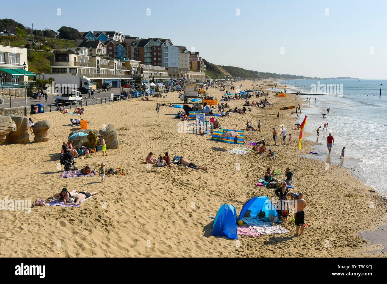 Hot weather bournemouth beach hi-res stock photography and images - Alamy