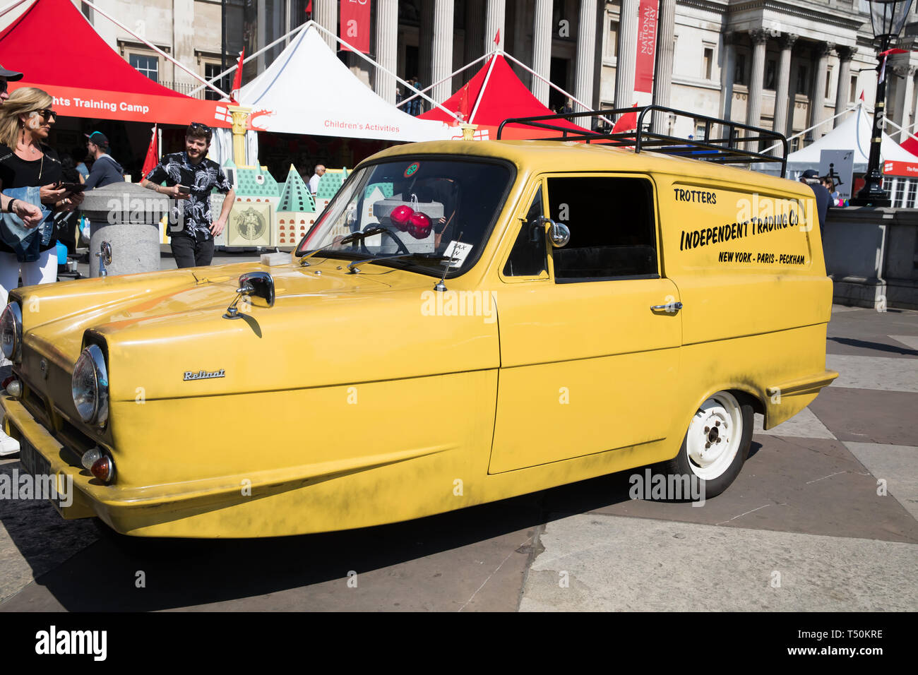Only fools and horses yellow robin reliant hi-res stock photography and ...