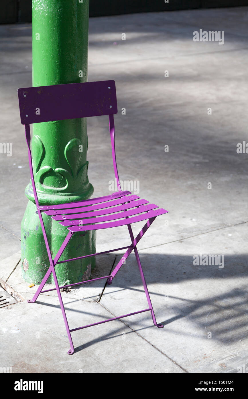 Empty chair hi-res stock photography and images - Alamy