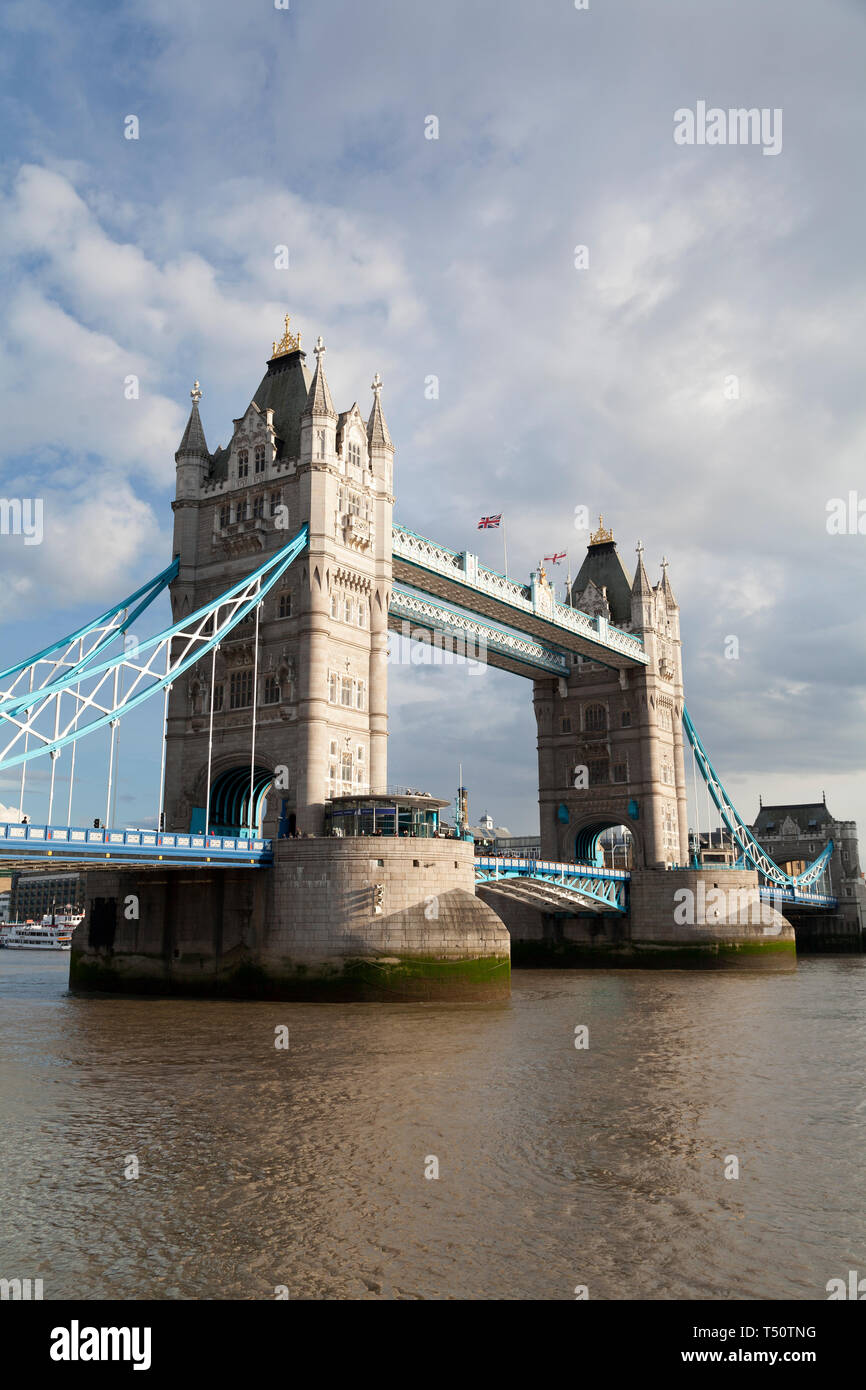 London bridge in on sunny hi-res stock photography and images - Alamy