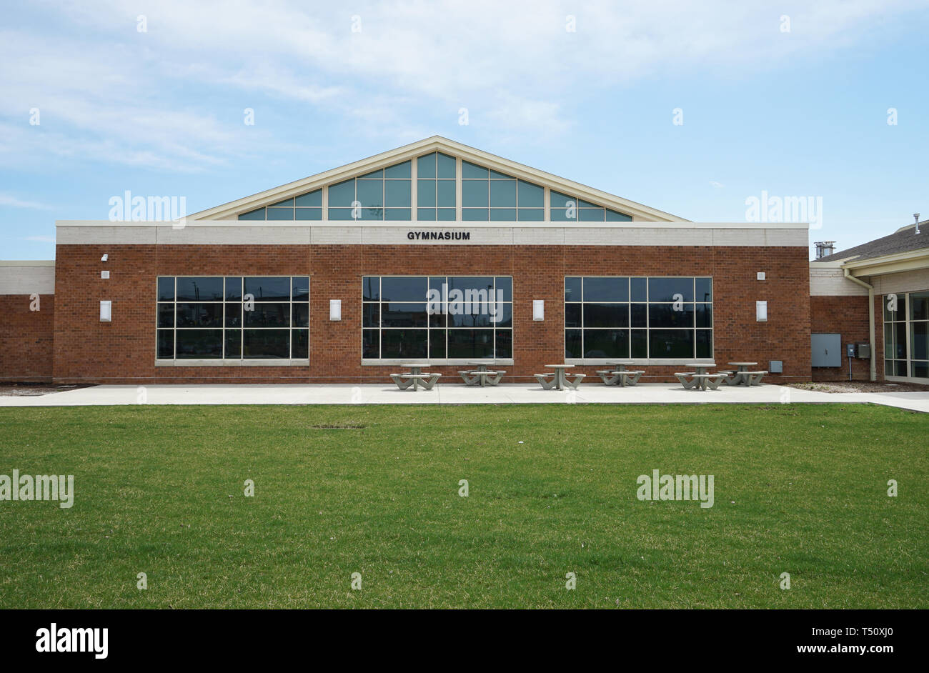 Elementary school building hi-res stock photography and images - Alamy