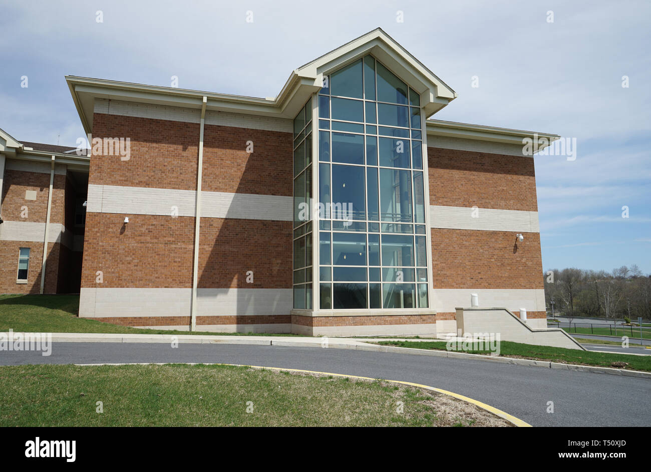 Elementary school building hi-res stock photography and images - Alamy