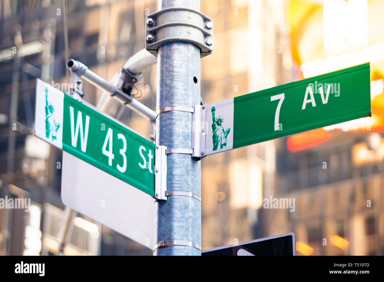 New York City green street signs midtown at day Stock Photo - Alamy