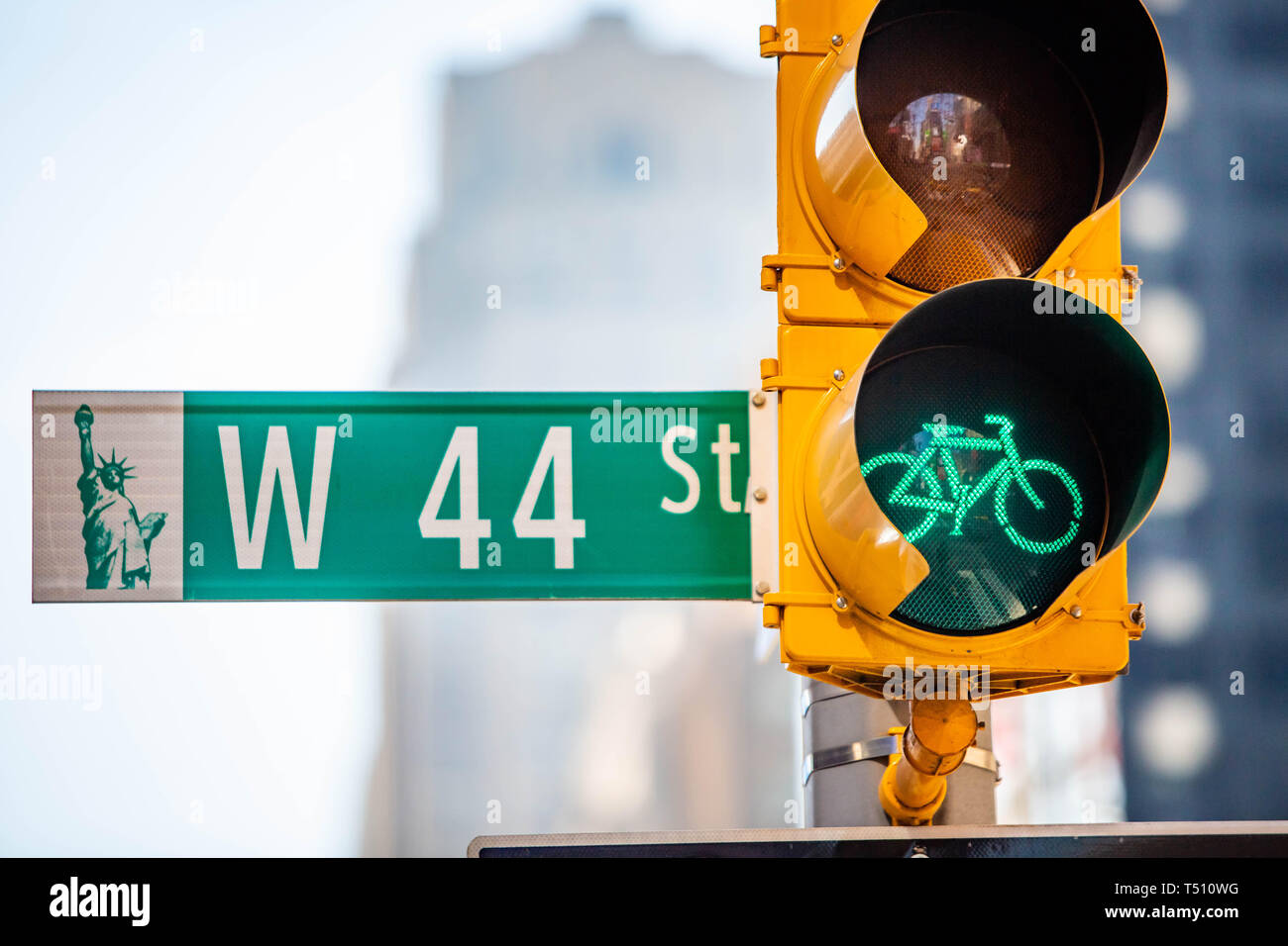Sign signal bikeway hi-res stock photography and images - Alamy