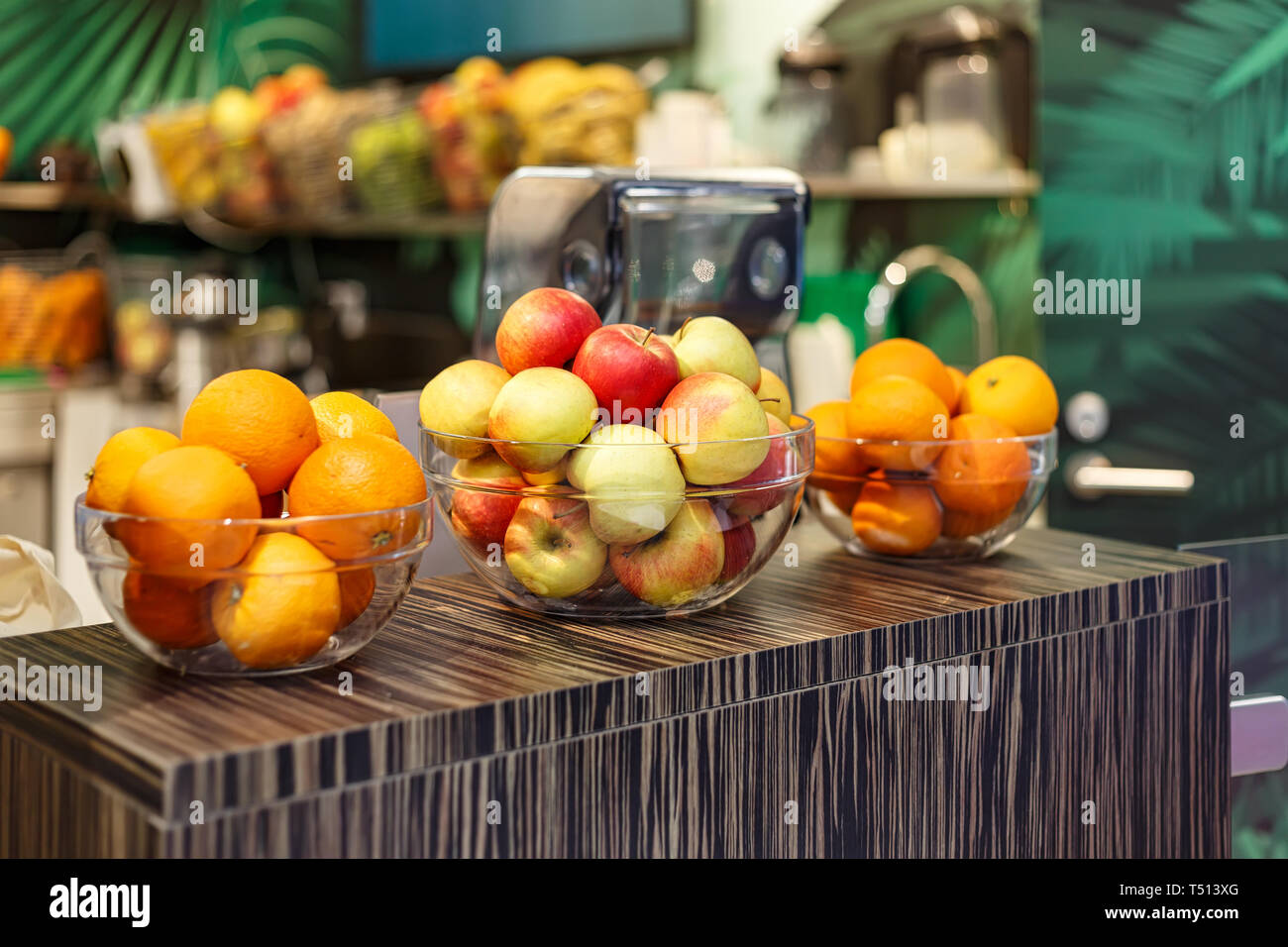 Juice shop hi-res stock photography and images - Alamy