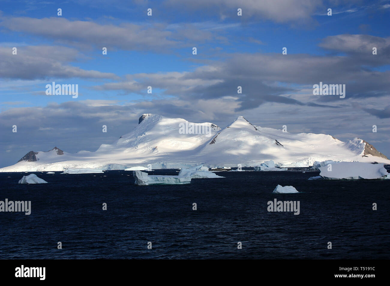 Mega iceberg hi-res stock photography and images - Alamy