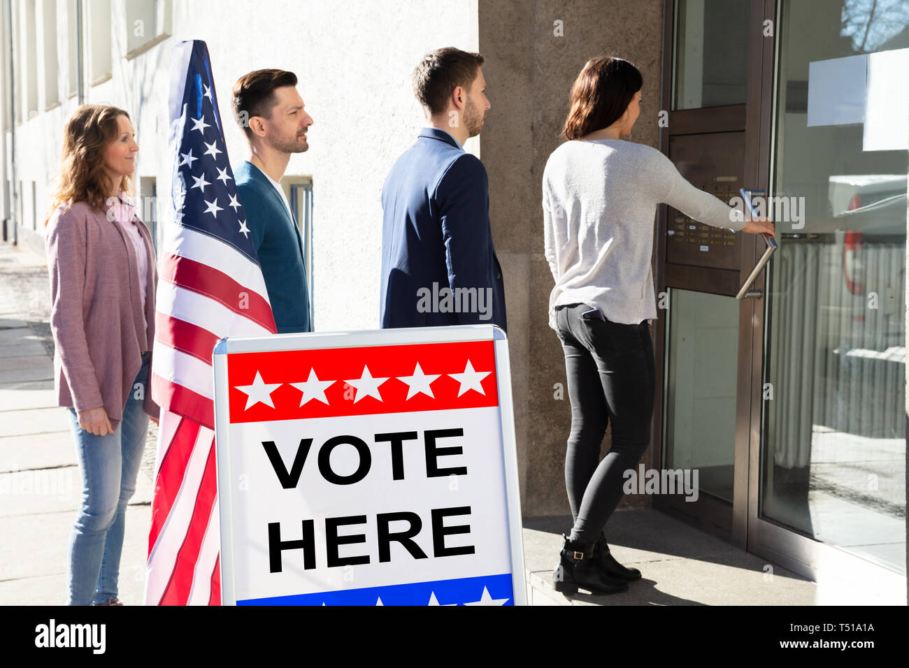Young people voting hi-res stock photography and images - Alamy