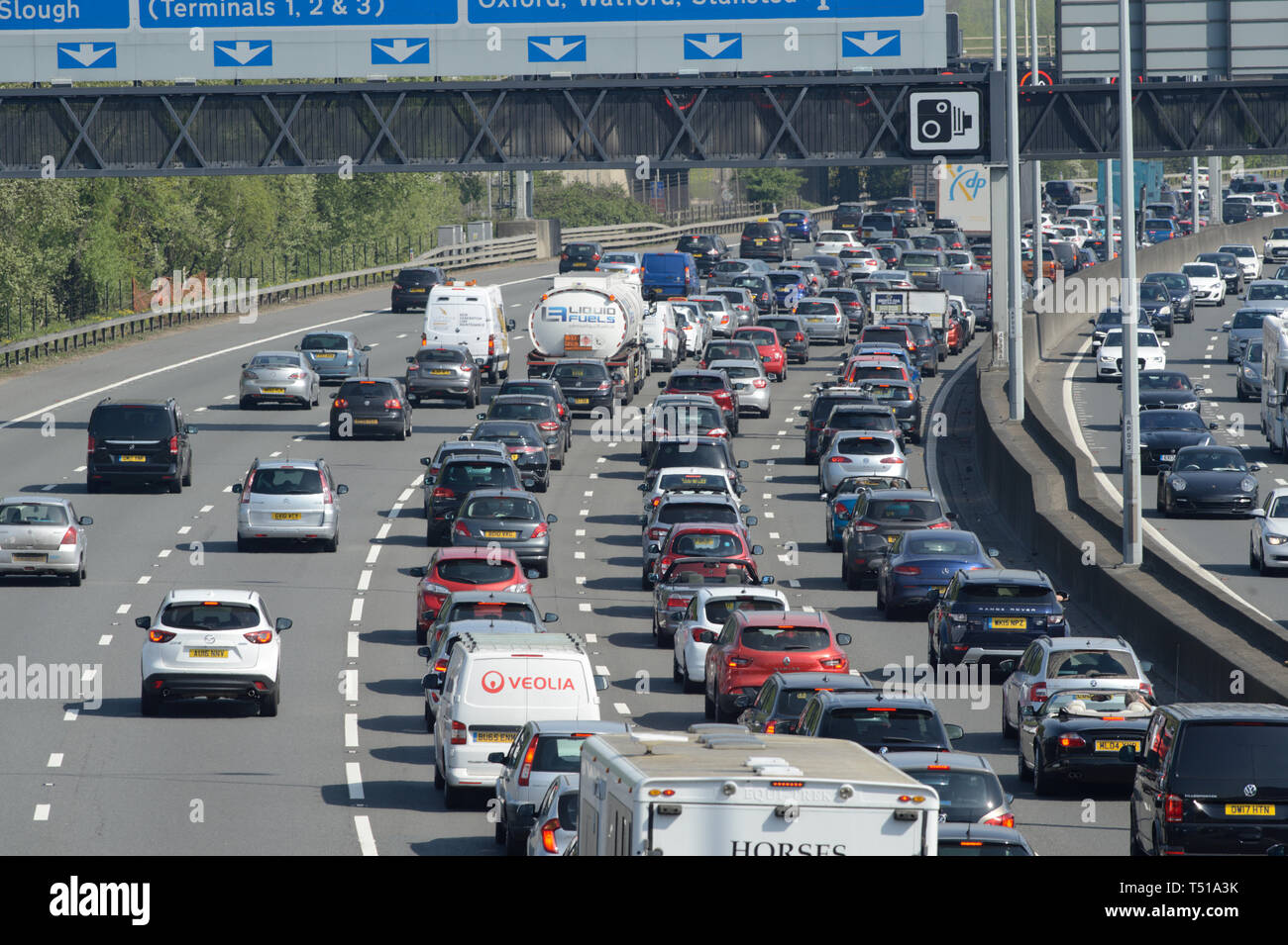 Traffic On The M25 Motorway Near To Heathrow Airport High Resolution ...