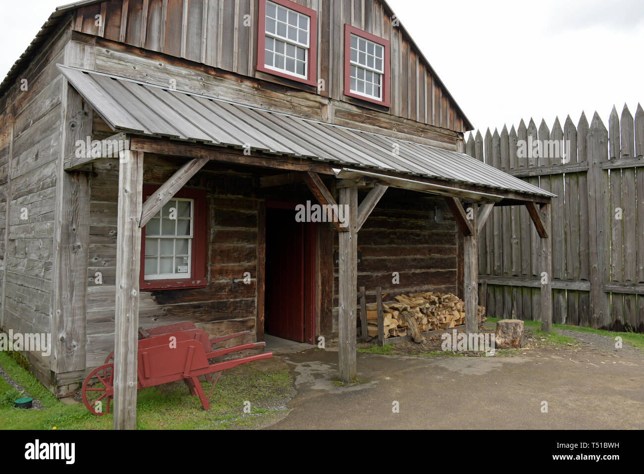 Trappers cabin High Resolution Stock Photography and Images - Alamy
